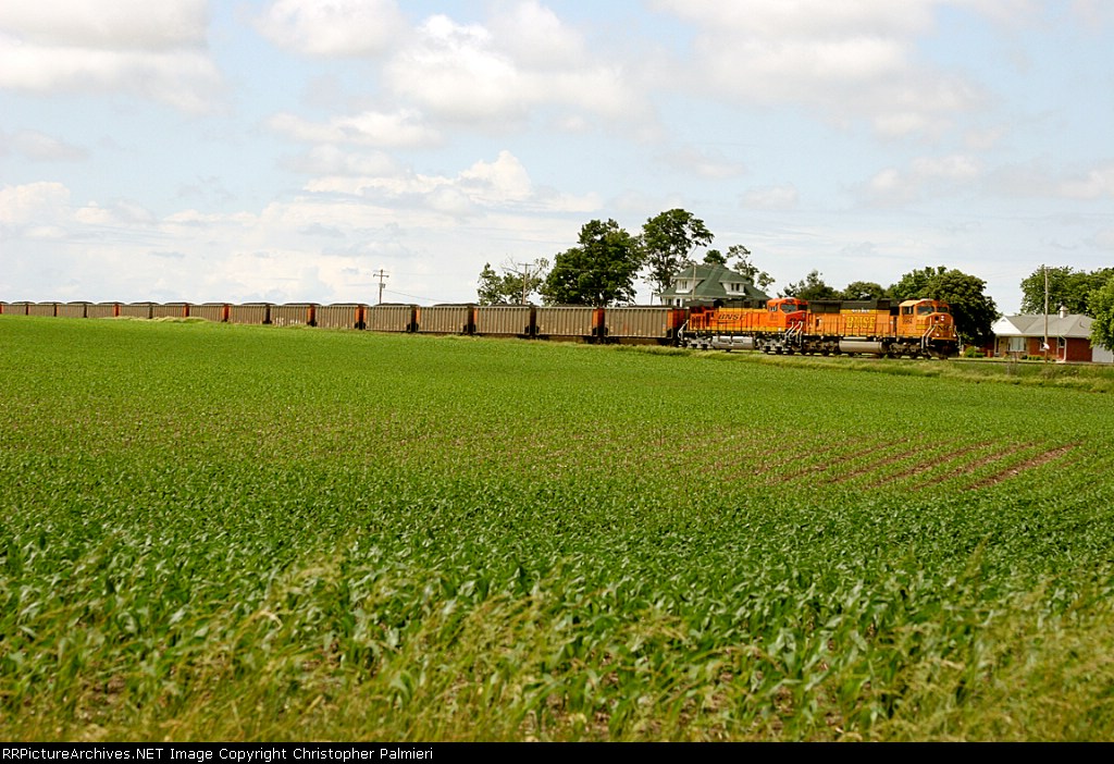 BNSF 9964 and BNSF 6233